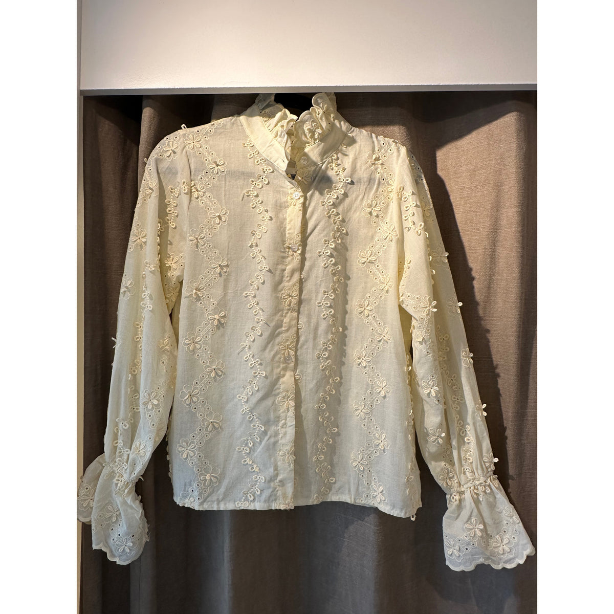 ON TREND Broderie Anglaise Blouse – Precious at whalley